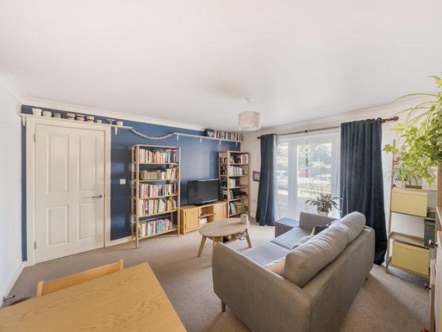 2 bedroom ground flat for sale