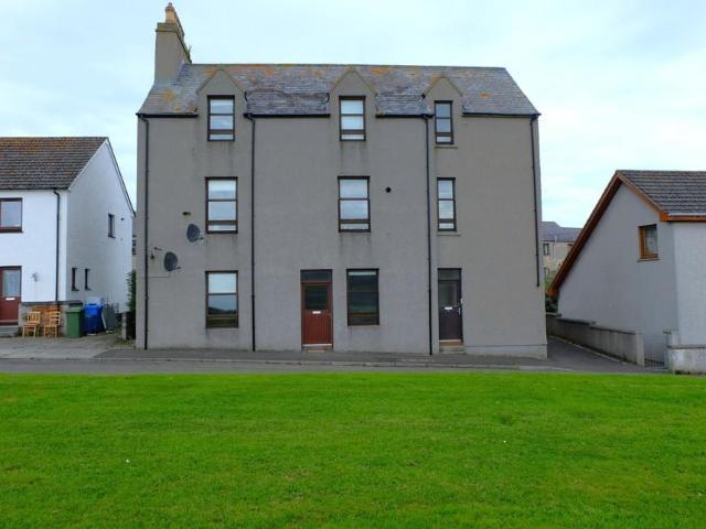 2 bedroom ground flat for sale