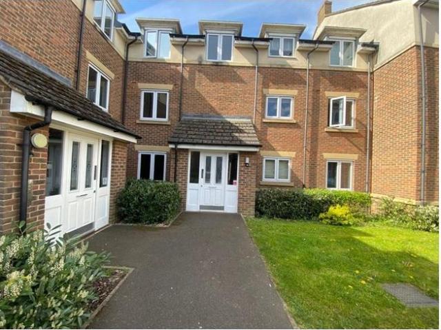 2 bedroom ground flat for sale
