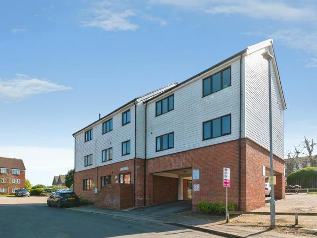 2 bedroom ground flat for sale