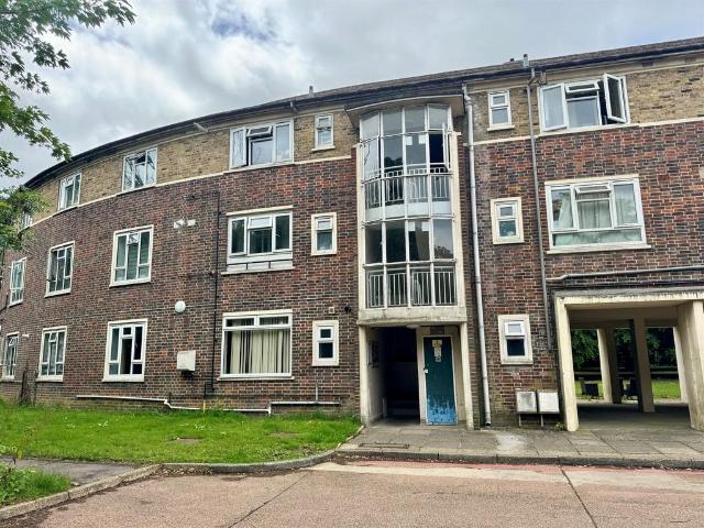 2 bedroom ground flat for sale
