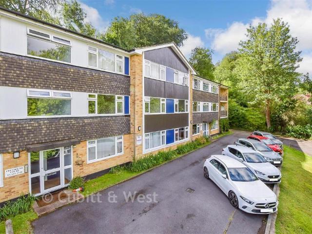 2 bedroom ground flat for sale