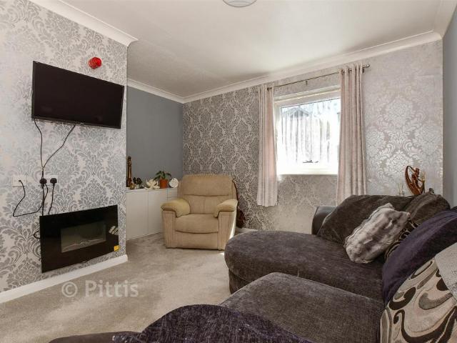 2 bedroom ground flat for sale