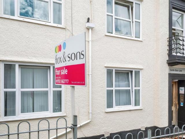 2 bedroom ground flat for sale