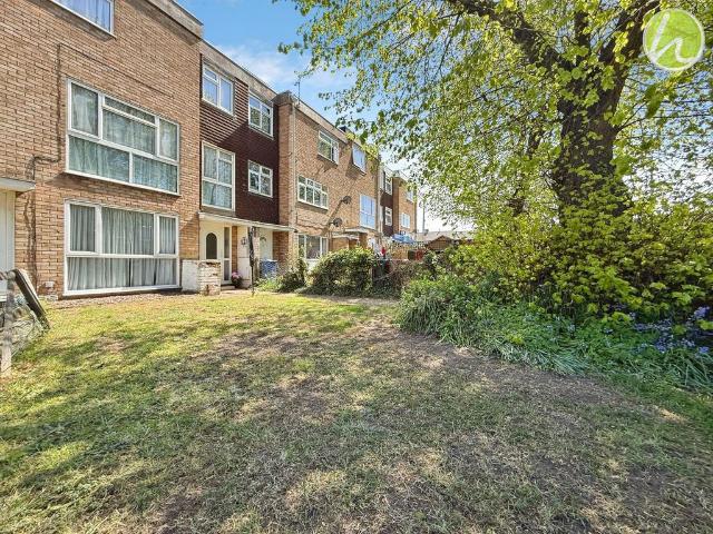 2 bedroom ground flat for sale