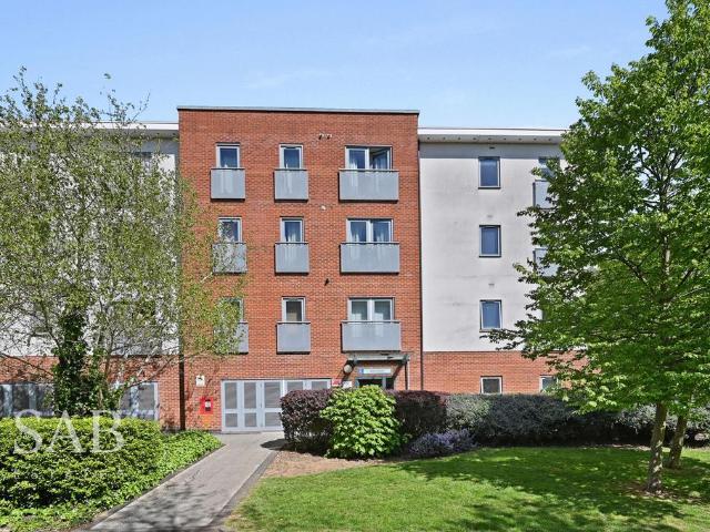 2 bedroom ground flat for sale