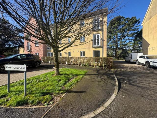 2 bedroom ground flat for sale
