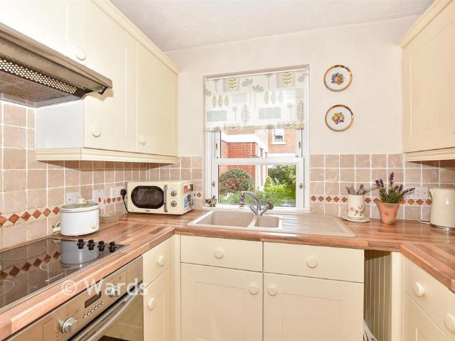 2 bedroom ground flat for sale