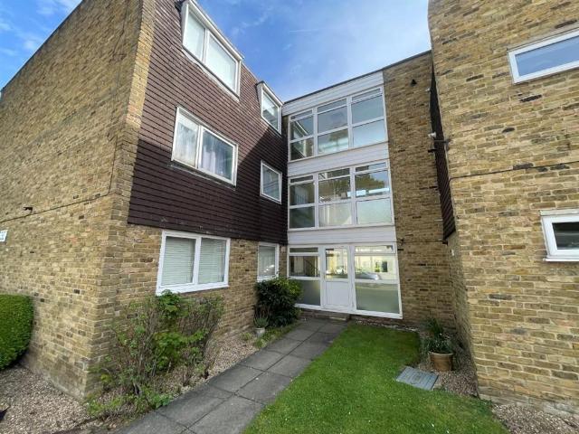 2 bedroom ground flat for sale