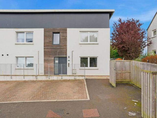 2 bedroom ground flat for sale