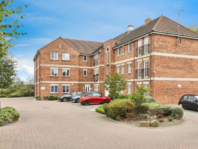 2 bedroom ground flat for sale