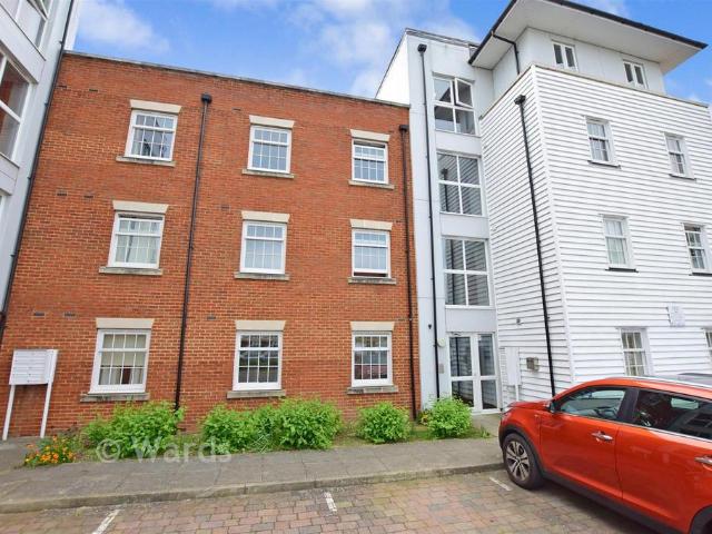 2 bedroom ground flat for sale