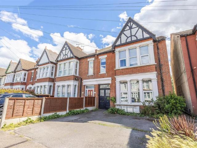2 bedroom ground flat for sale