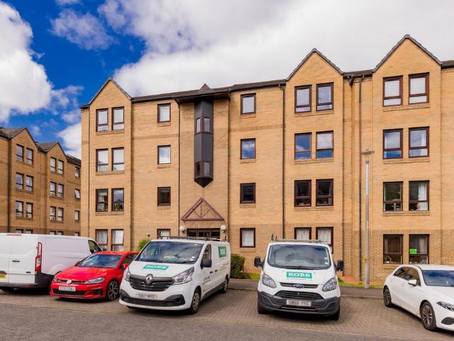 2 bedroom ground flat for sale