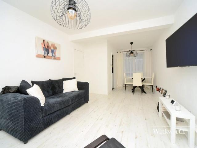 2 bedroom ground flat for sale