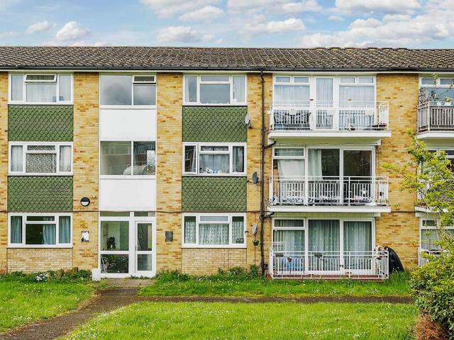 2 bedroom ground flat for sale