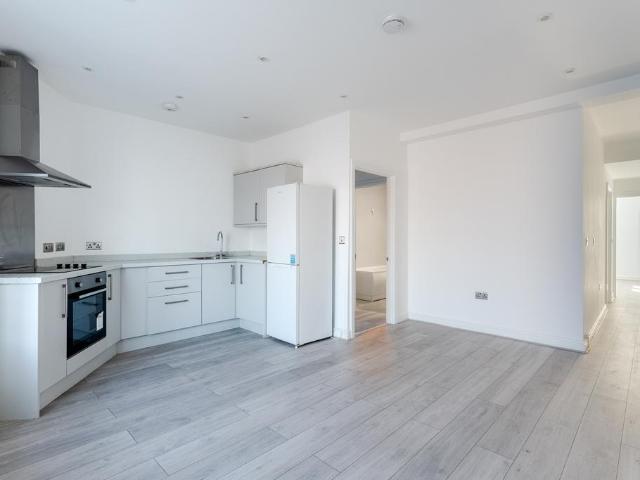 2 bedroom ground flat for sale