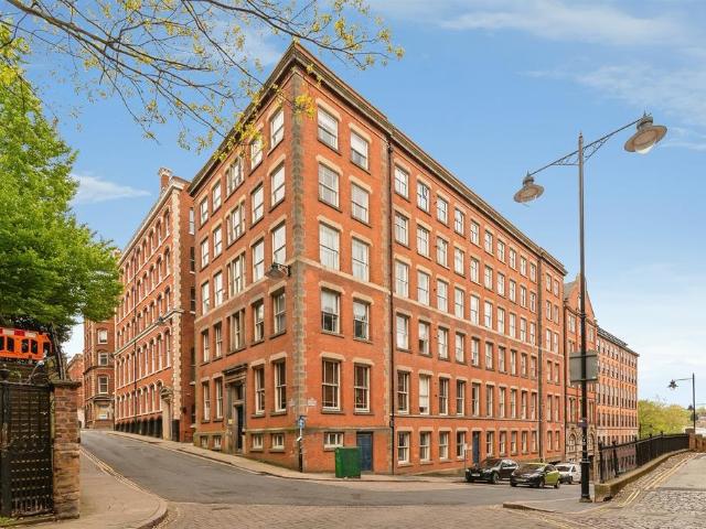 2 bedroom ground flat for sale