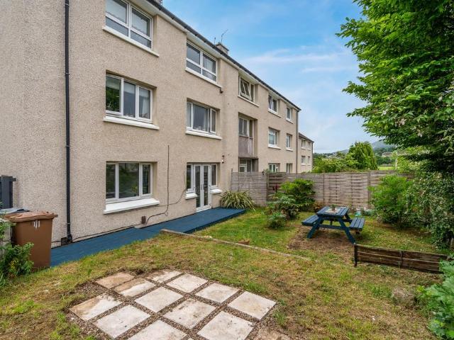 2 bedroom ground flat for sale