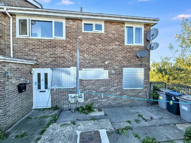 2 bedroom ground flat for sale