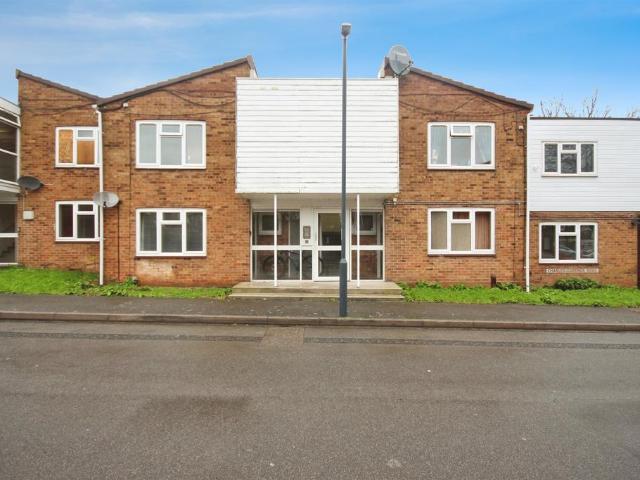 2 bedroom ground flat for sale