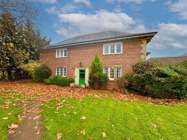 2 bedroom ground flat for sale