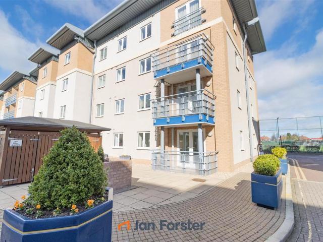 2 bedroom ground flat for sale