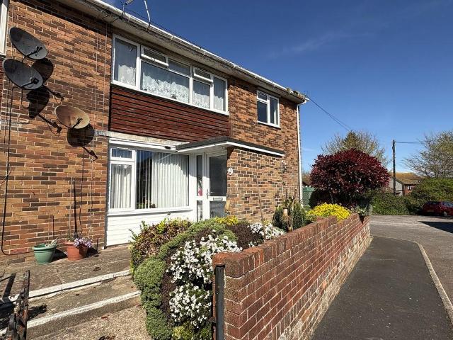 2 bedroom ground flat for sale