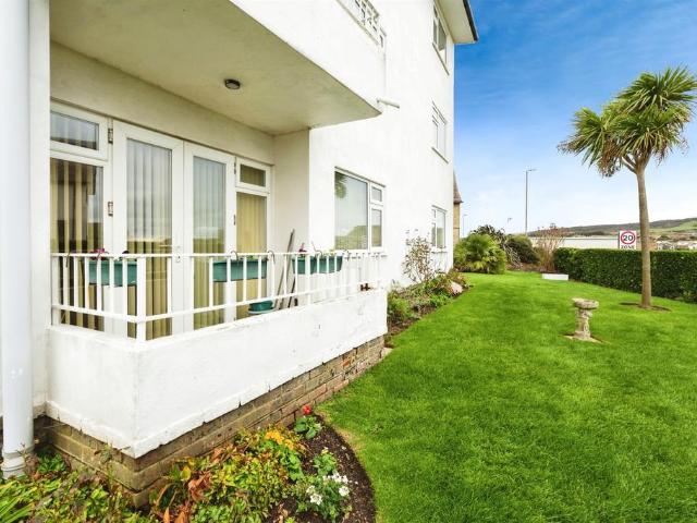 2 bedroom ground flat for sale