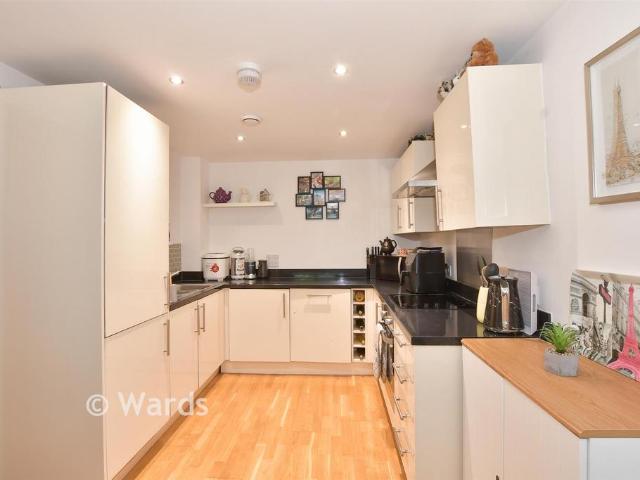 2 bedroom ground flat for sale