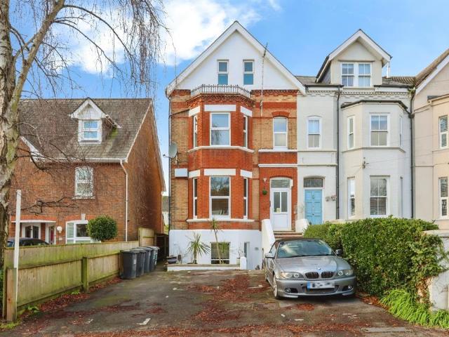2 bedroom ground flat for sale