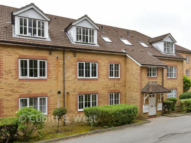 2 bedroom ground flat for sale