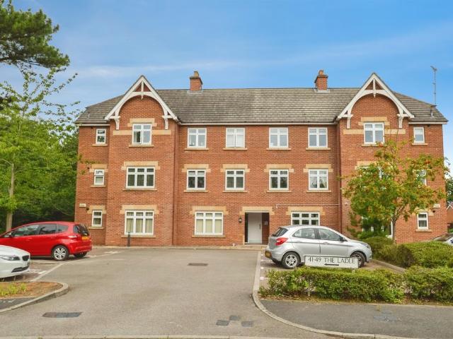2 bedroom ground flat for sale