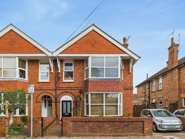 2 bedroom ground flat for sale