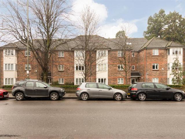 2 bedroom ground flat for sale
