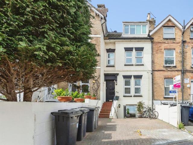 2 bedroom ground flat for sale