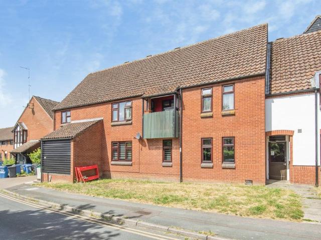 2 bedroom ground flat for sale