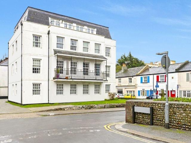 2 bedroom ground flat for sale