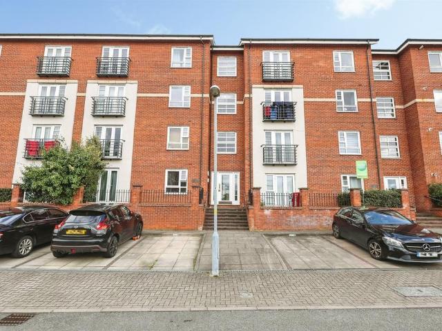 2 bedroom ground flat for sale