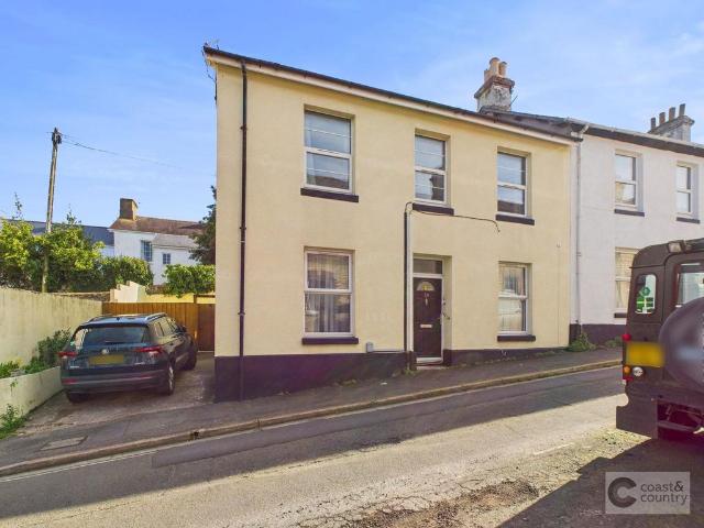 2 bedroom ground flat for sale