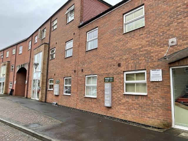 2 bedroom ground flat for sale