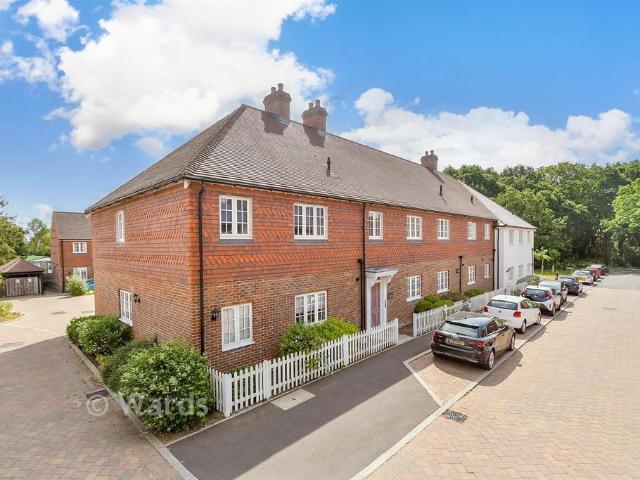 2 bedroom ground flat for sale
