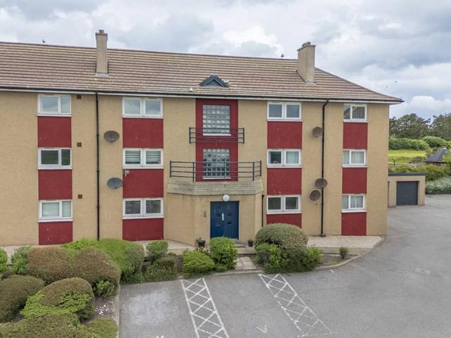 2 bedroom ground flat for sale