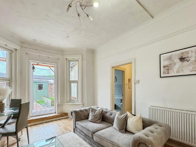 2 bedroom ground flat for sale