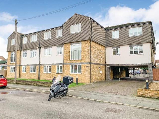 2 bedroom ground flat for sale