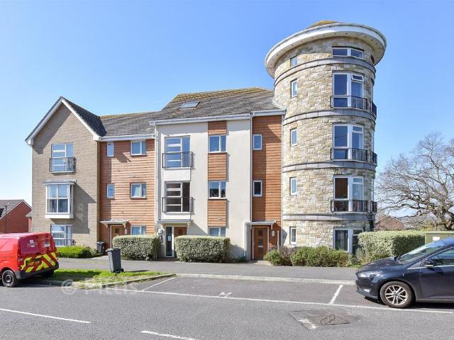 2 bedroom ground flat for sale