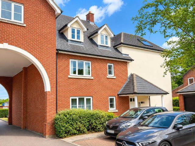 2 bedroom ground flat for sale