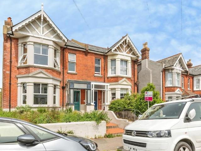 2 bedroom ground flat for sale