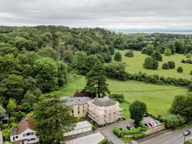 2 bedroom ground flat for sale