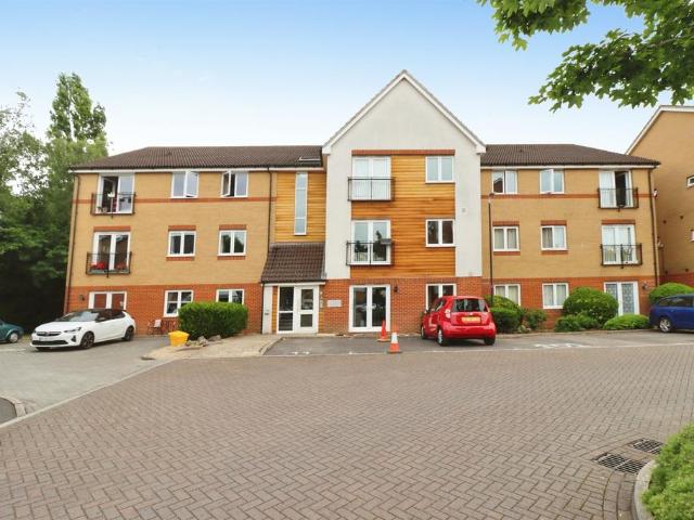 2 bedroom ground flat for sale